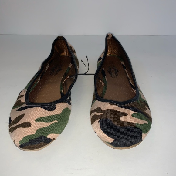 Charles Albert | Shoes | Charles Albert Camouflage Ballet Flats Nwot 75 ...
